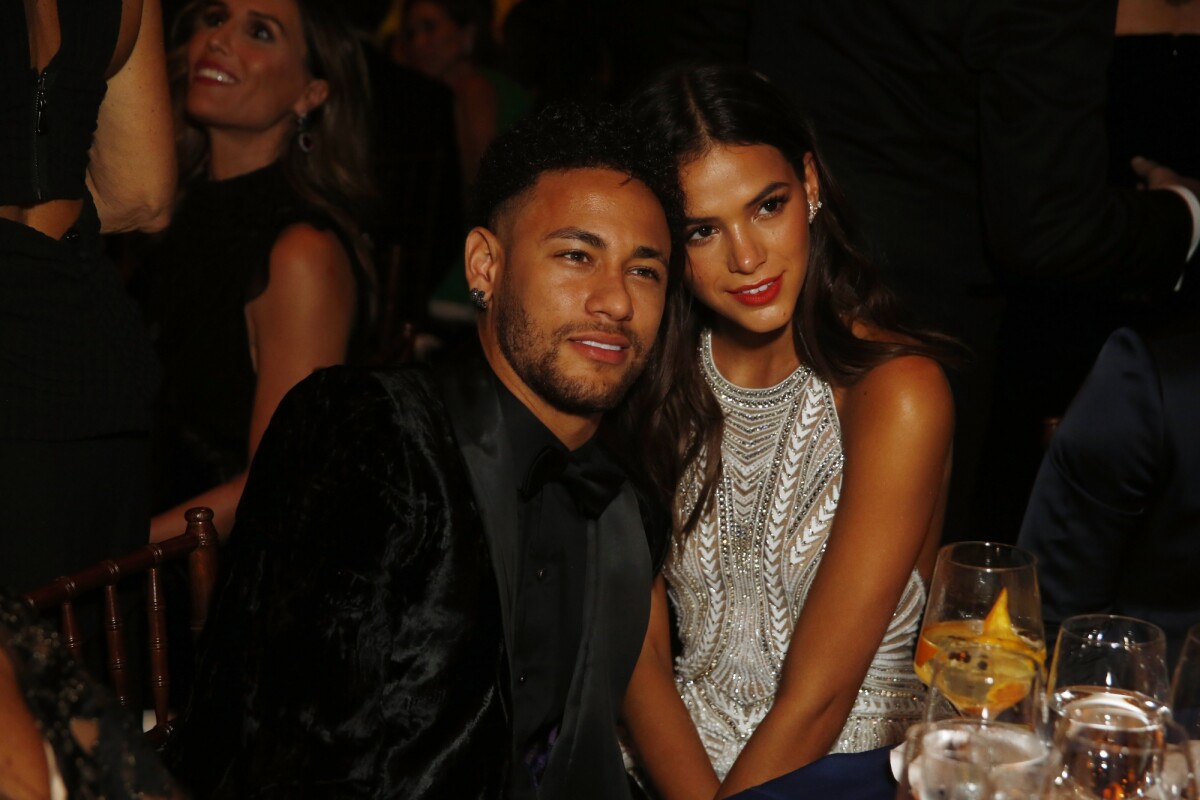 Foto: Bruna Marquezine foi traída por Neymar com modelo que será mãe do ... Foto: Bruna Marquezine foi traída por Neymar com modelo que será mãe do ...