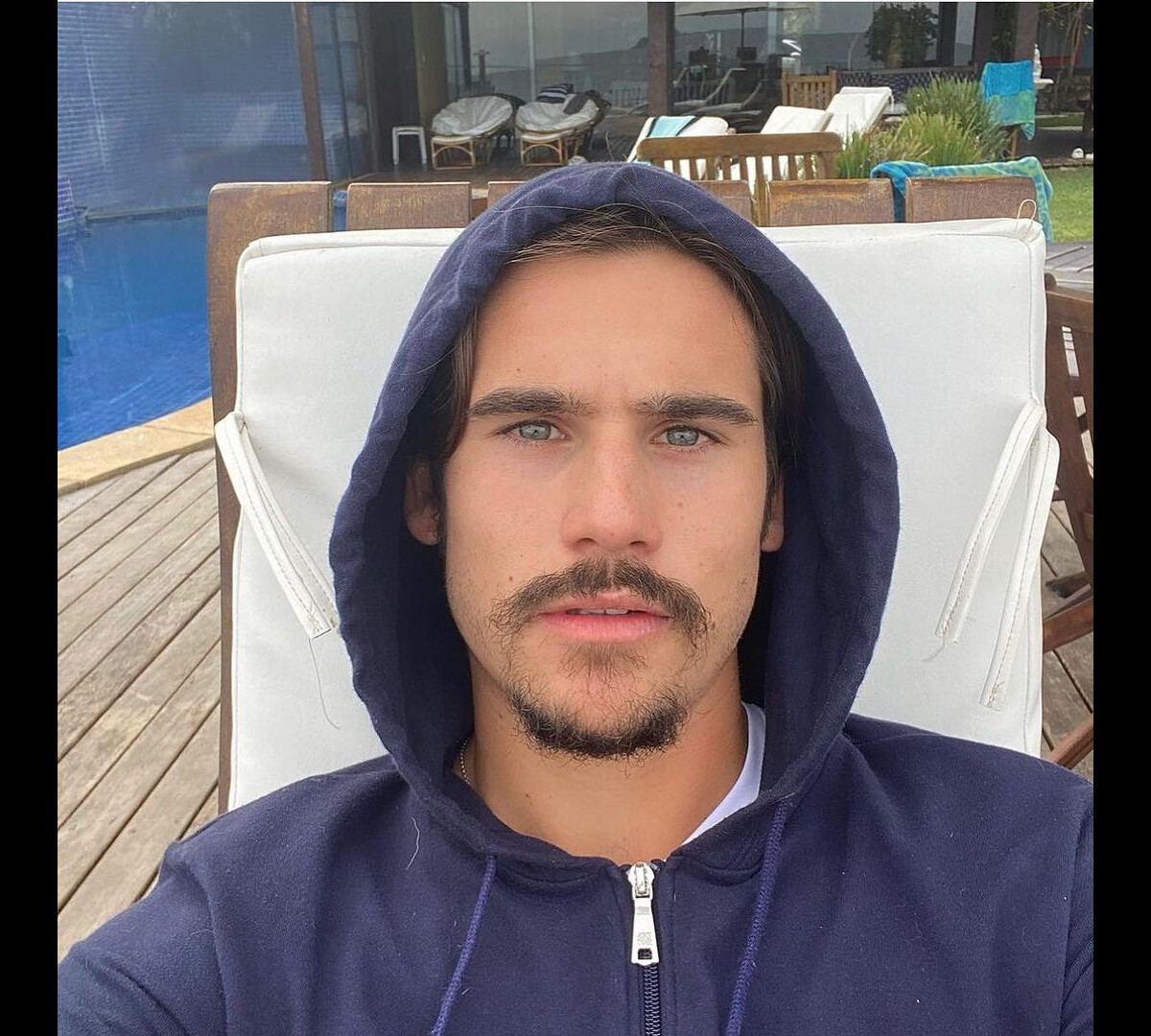 Foto: Nicolas Prattes apareceu em uma foto ao lado de Sabrina Sato, em ...