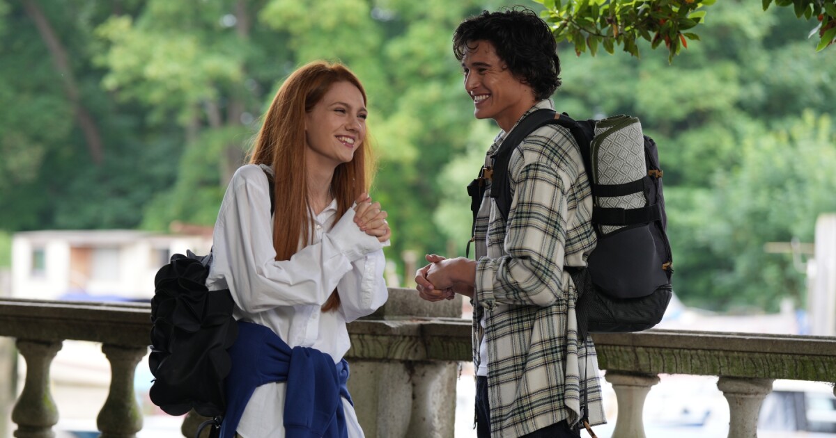 Pode isso, Netflix? Em 'Geek Girl', diferença de idade entre os ...