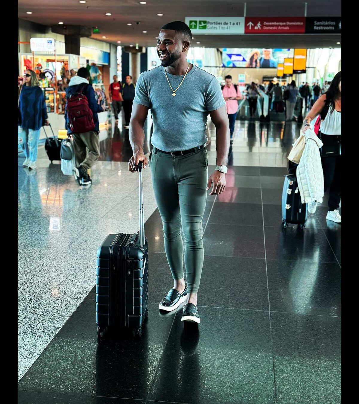 Foto: Davi Brito: matéria do jornal Extra expõe situação financeira do ...