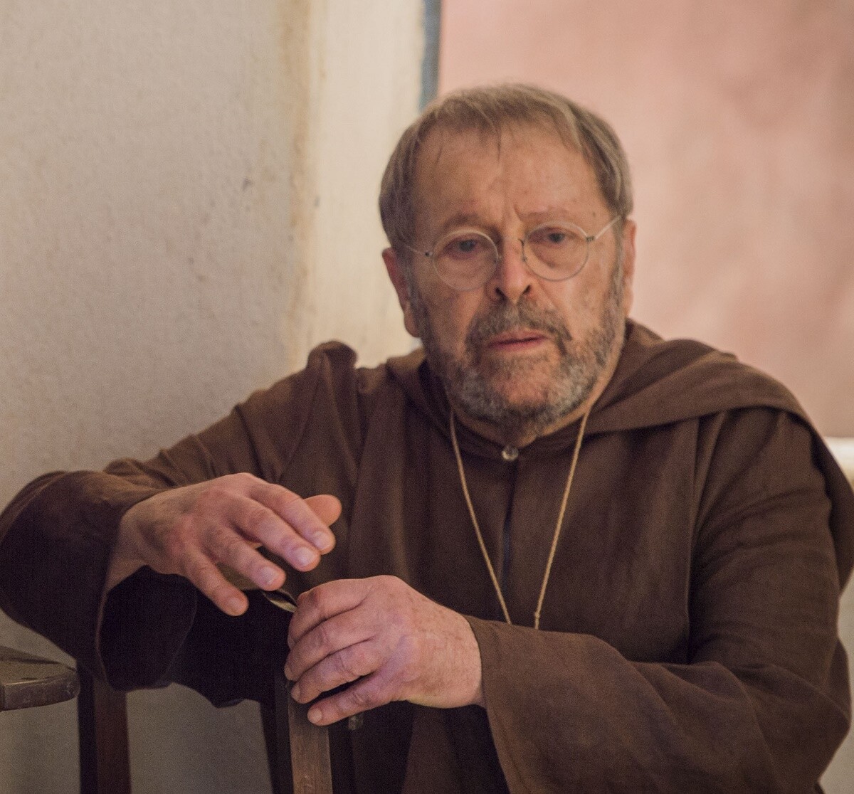 Foto: Padre Benício, interpretado por Carlos Veneza, entrou em 'Velho ...