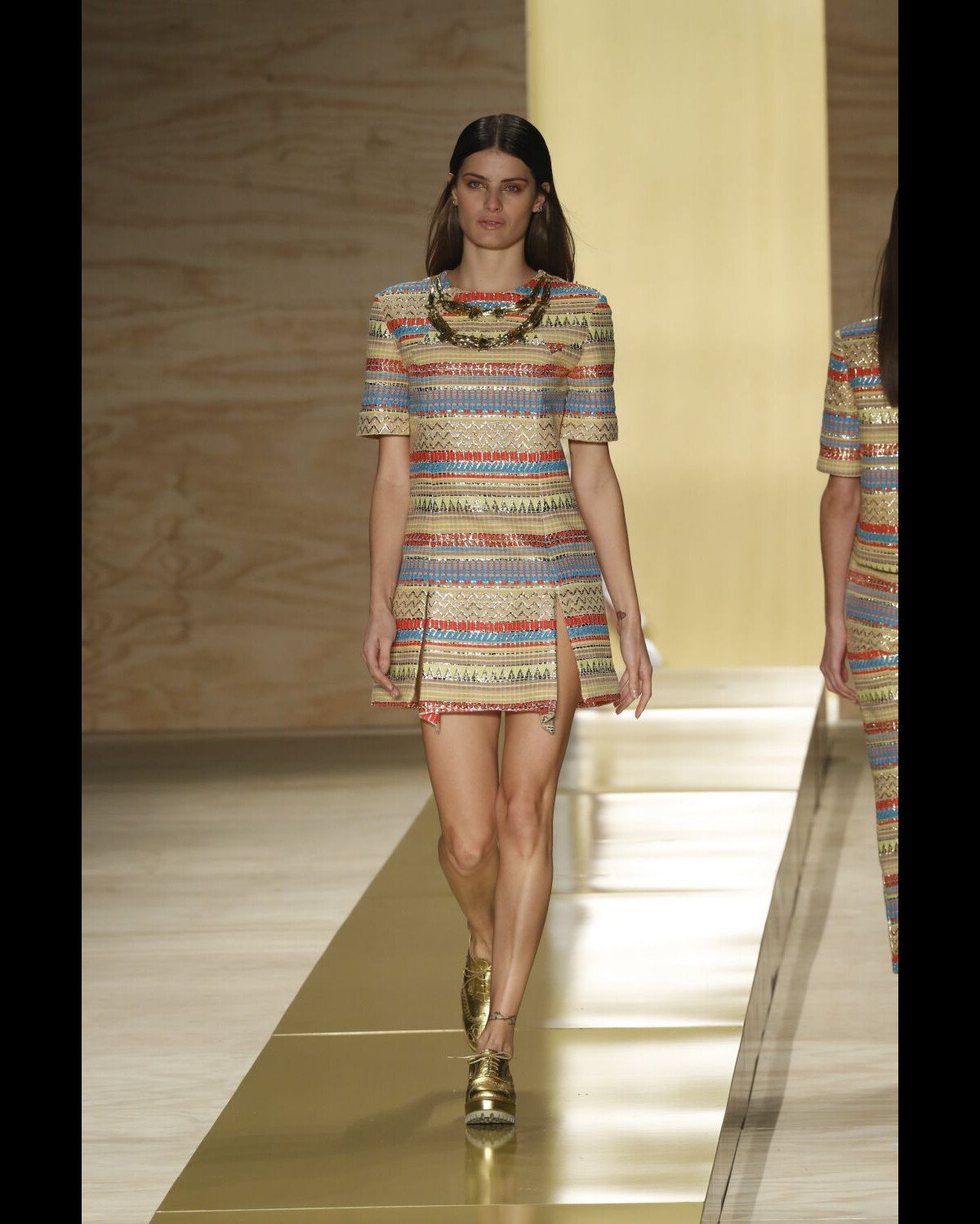 Foto: A modelo Isabeli Fontana encerrou o desfile da grife Maria Filó ...