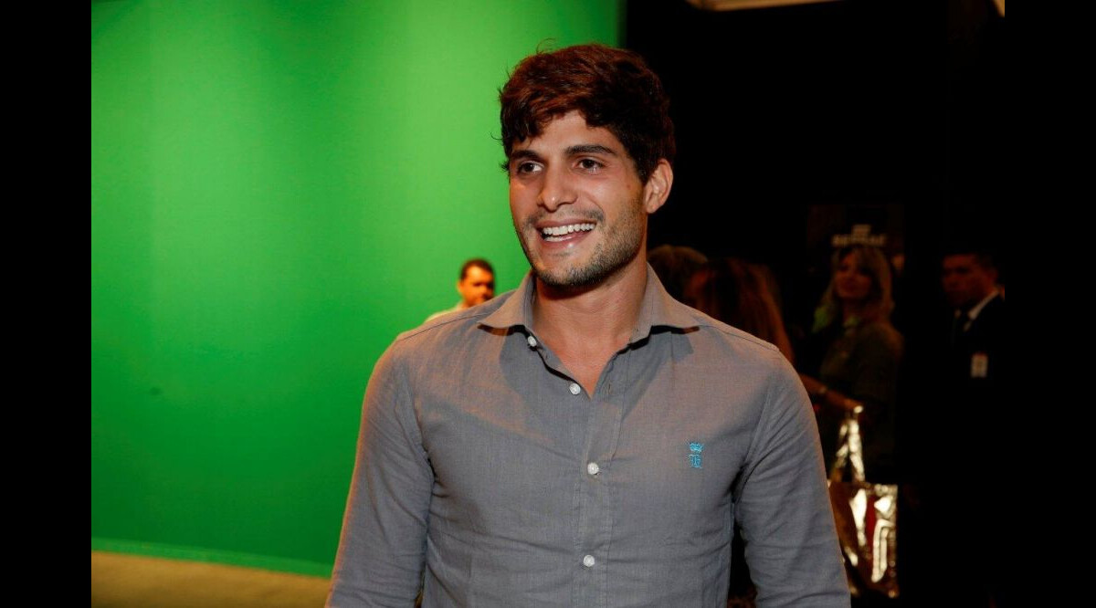 Foto: André Martinelli posa antes de conversar com os jornalistas no ...