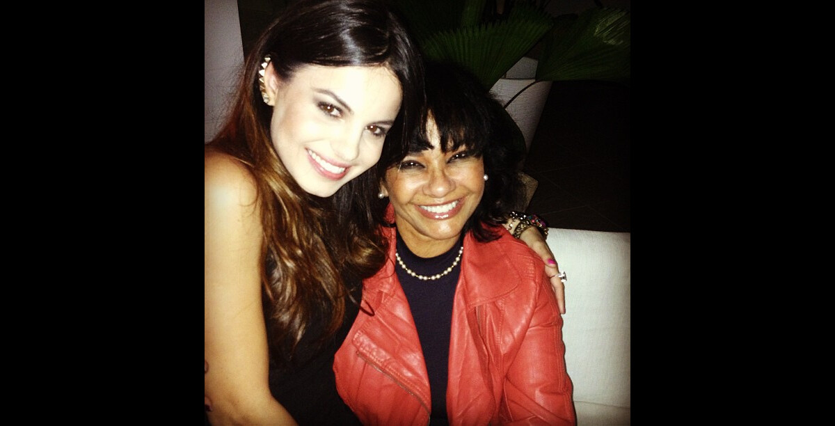 Foto: Sthefany Brito recebe a atriz Solange Couto em sua festa de ...