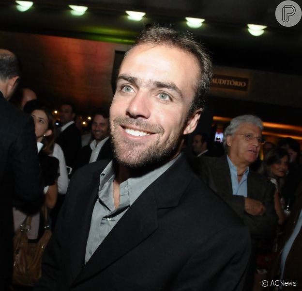 Roger Flores, ex-marido de Deborah Secco, completa 35 anos neste sábado ...