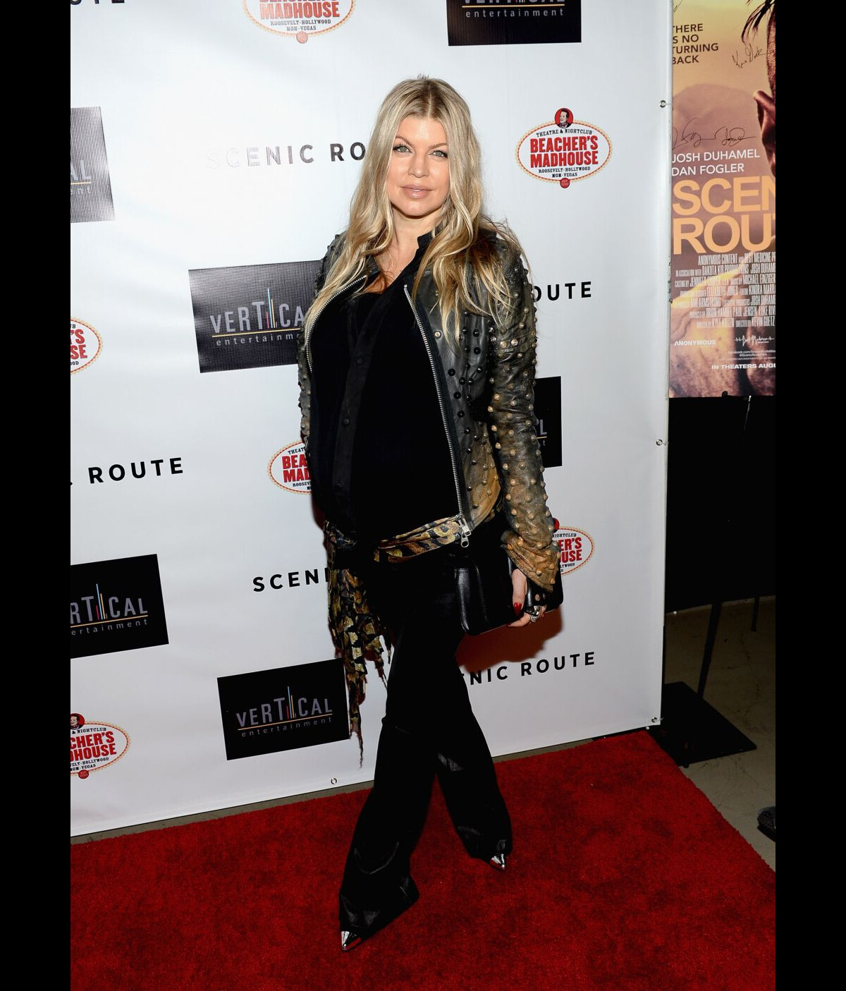 Foto: Fergie exibe barrigão de oito meses em première de filme do ...