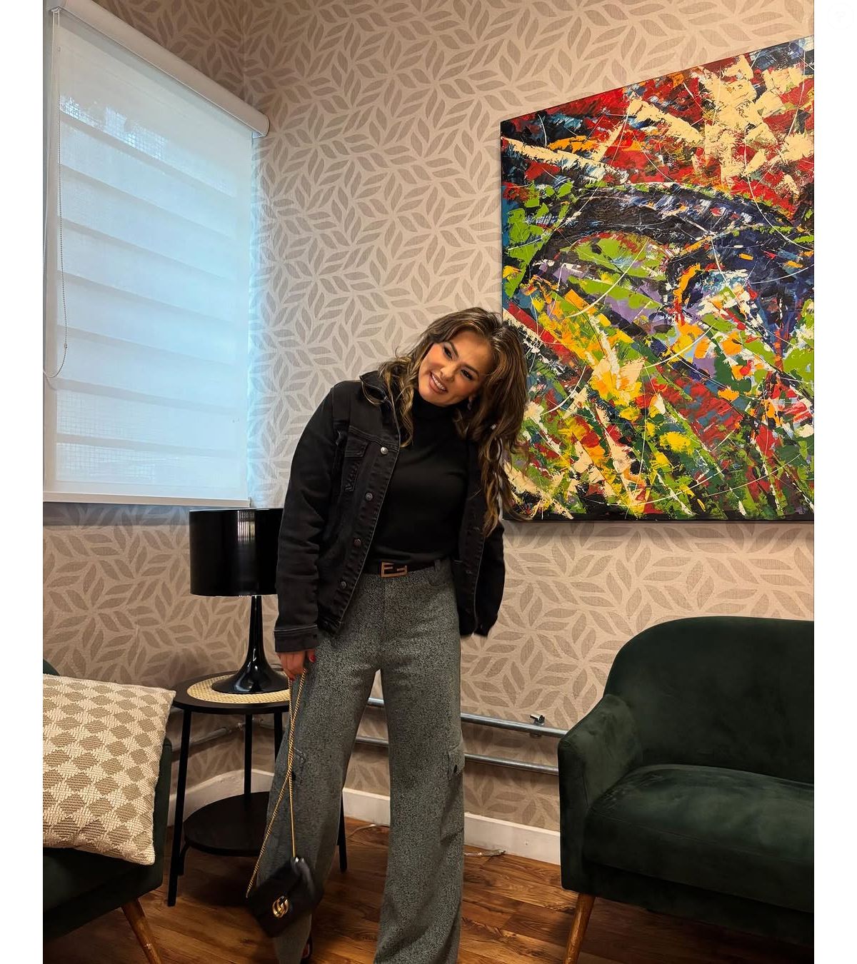 Foto: Suzana Alves conversa com uma pessoa chamada Márcio. Postagens ...