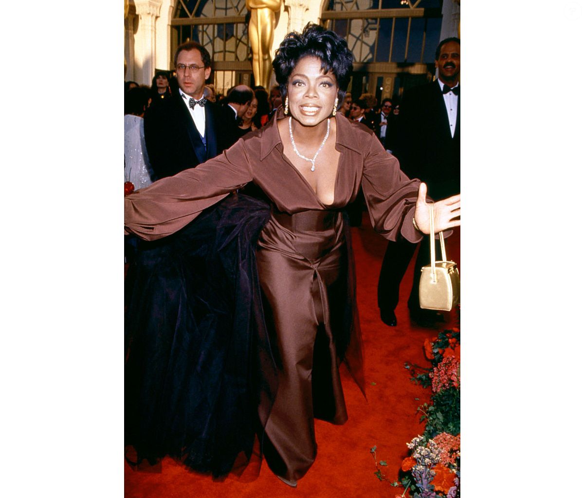 Foto: Oprah Winfrey estava radiante no Oscar de 1995, vestida com um ...