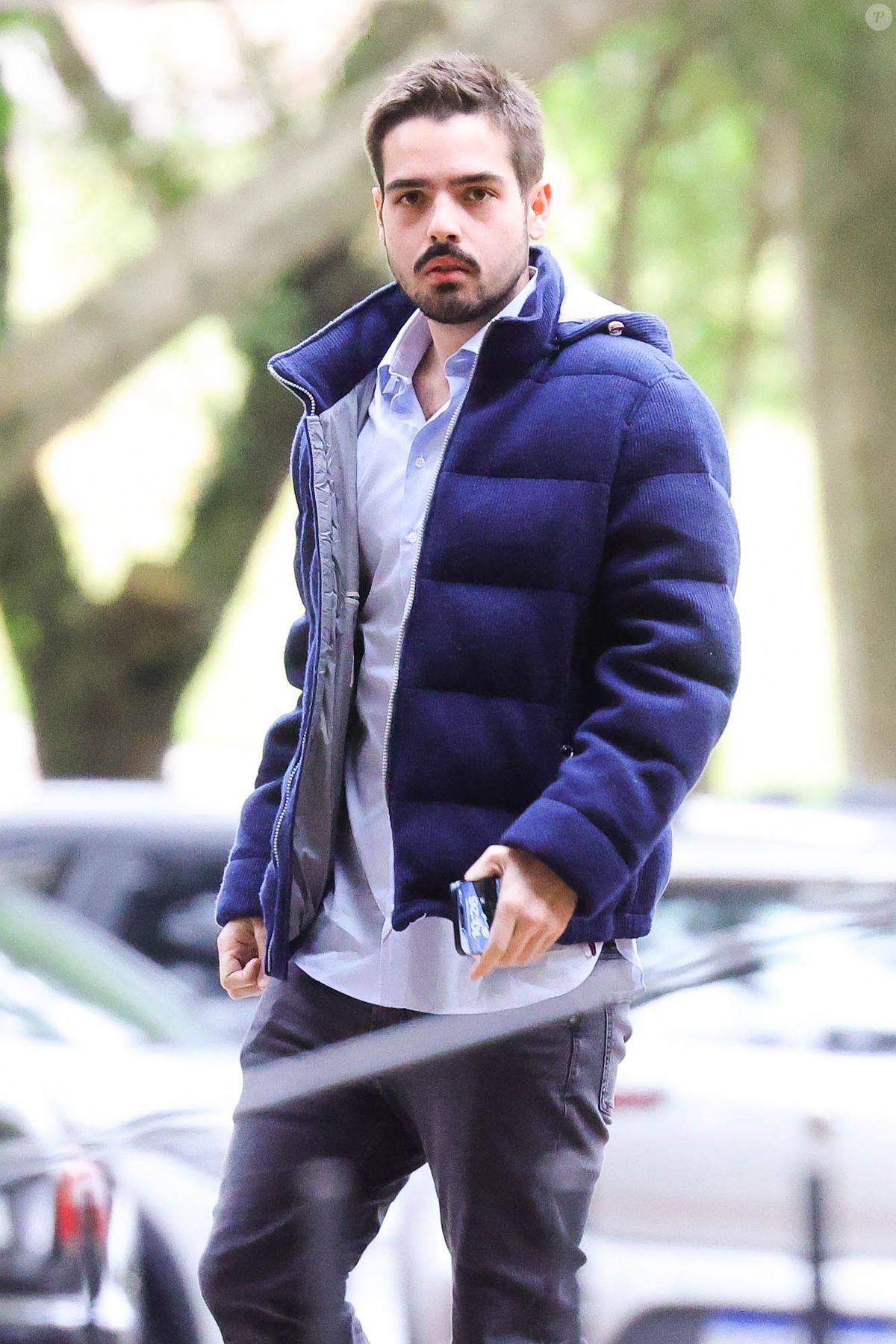 Foto: João Silva estava visivelmente emocionado no velório de Anne-Marie - Purepeople