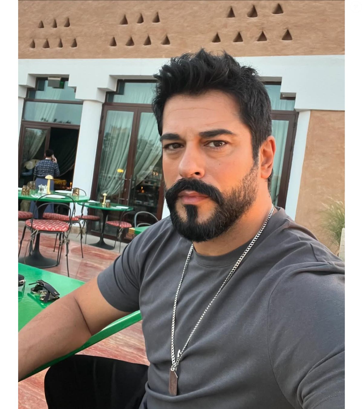 Foto: Burak Özçivit como Kemal Soydere em 'Amor Sem Fim' ("Kara Sevda ...