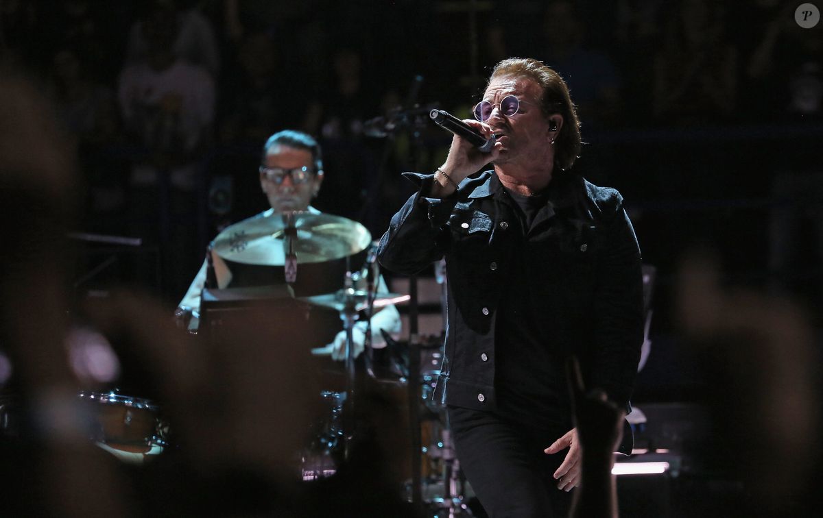 Foto: Bono Vox, vocalista do U2, enfrenta glaucoma - Purepeople