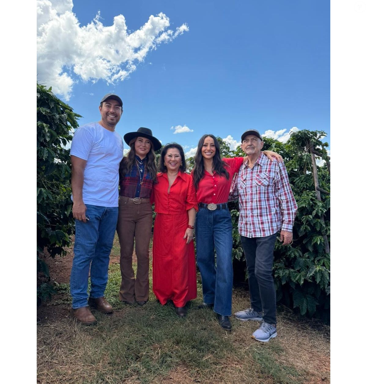 Foto: Ao lado do irmão, Karin Sato, da irmã, Karina Sato, da mãe, Kika ...