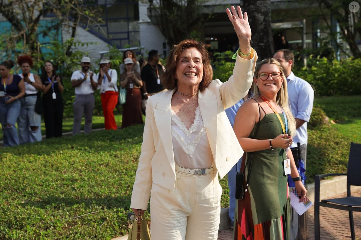 Foto: Betty Faria celebra homenagem e define a Calçada da Fama como um ...