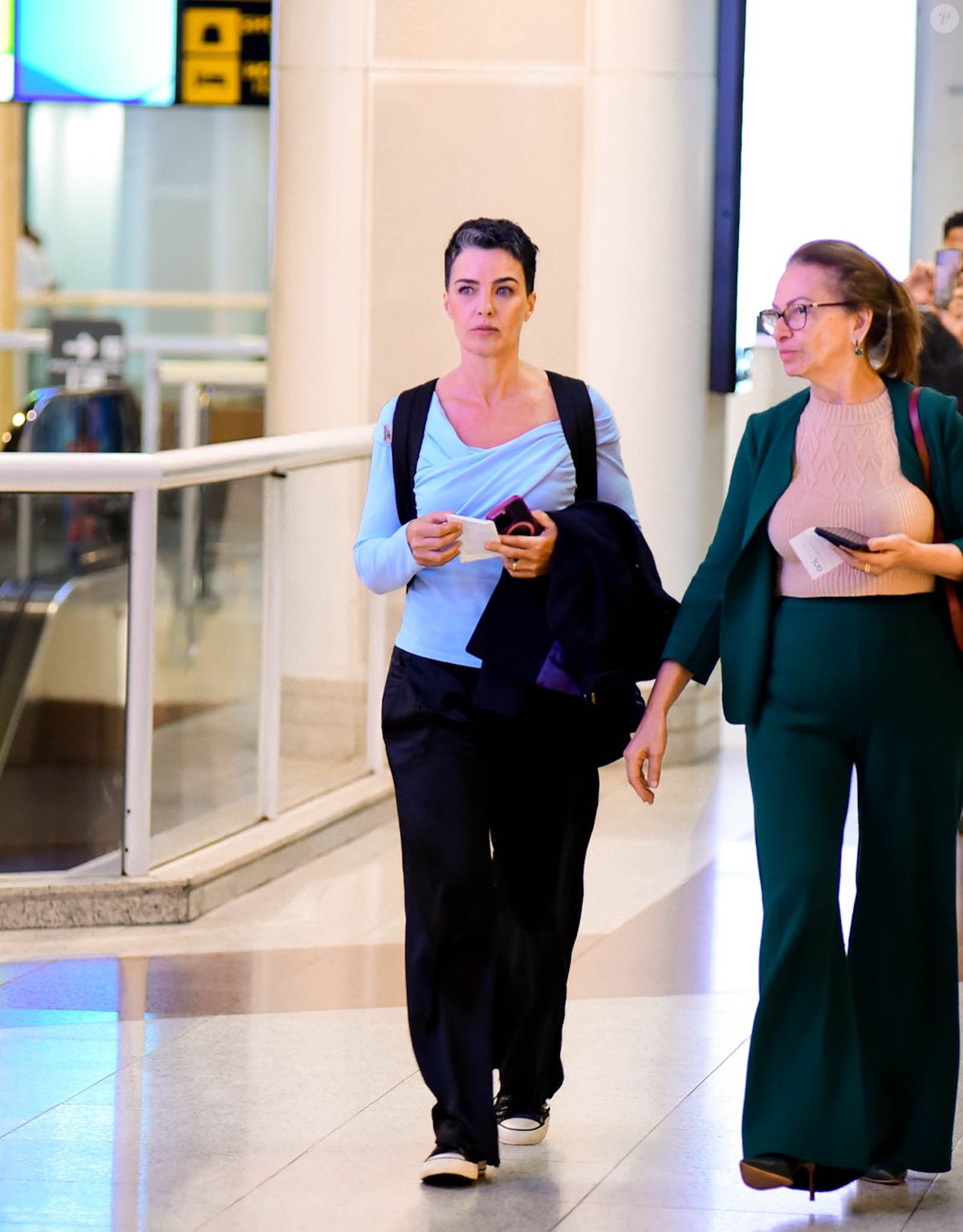 Foto: Ana Paula Arósio foi vista embarcando no aeroporto Santos Dumont, no Rio de Janeiro, nesta ...