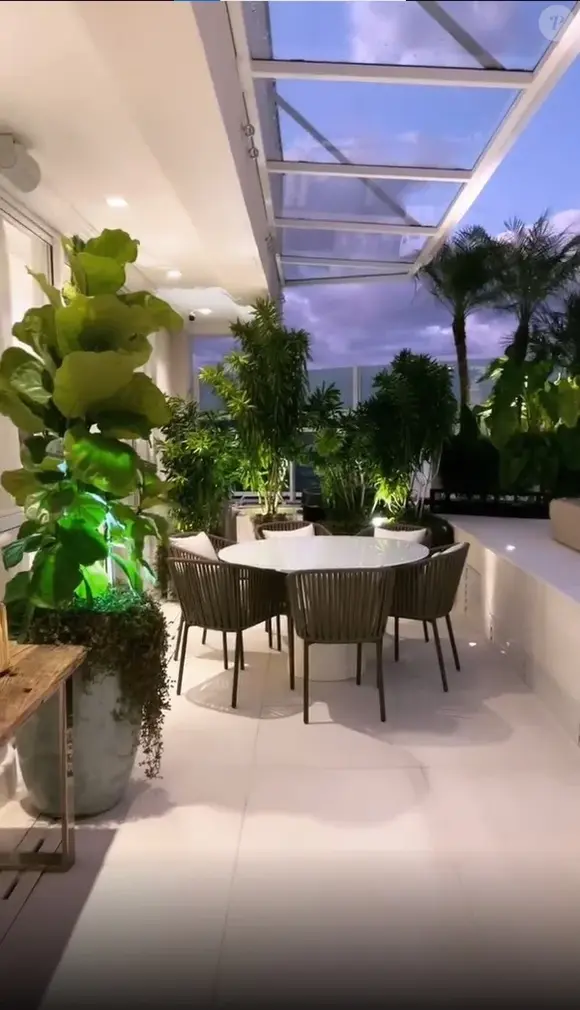 Foto: Triplex de Zezé Di Camargo e Graciele Lacerda tem diversas áreas ...