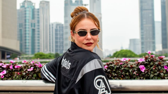 Foto: Em alguns cliques, Paolla Oliveira aparece usando uma camisa de ...