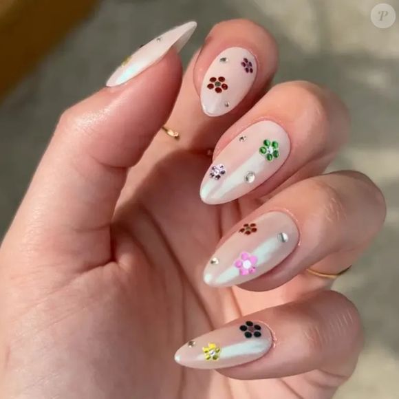 Unha cromada: 15 fotos de art nails brancas e com acabamento espelhado ...