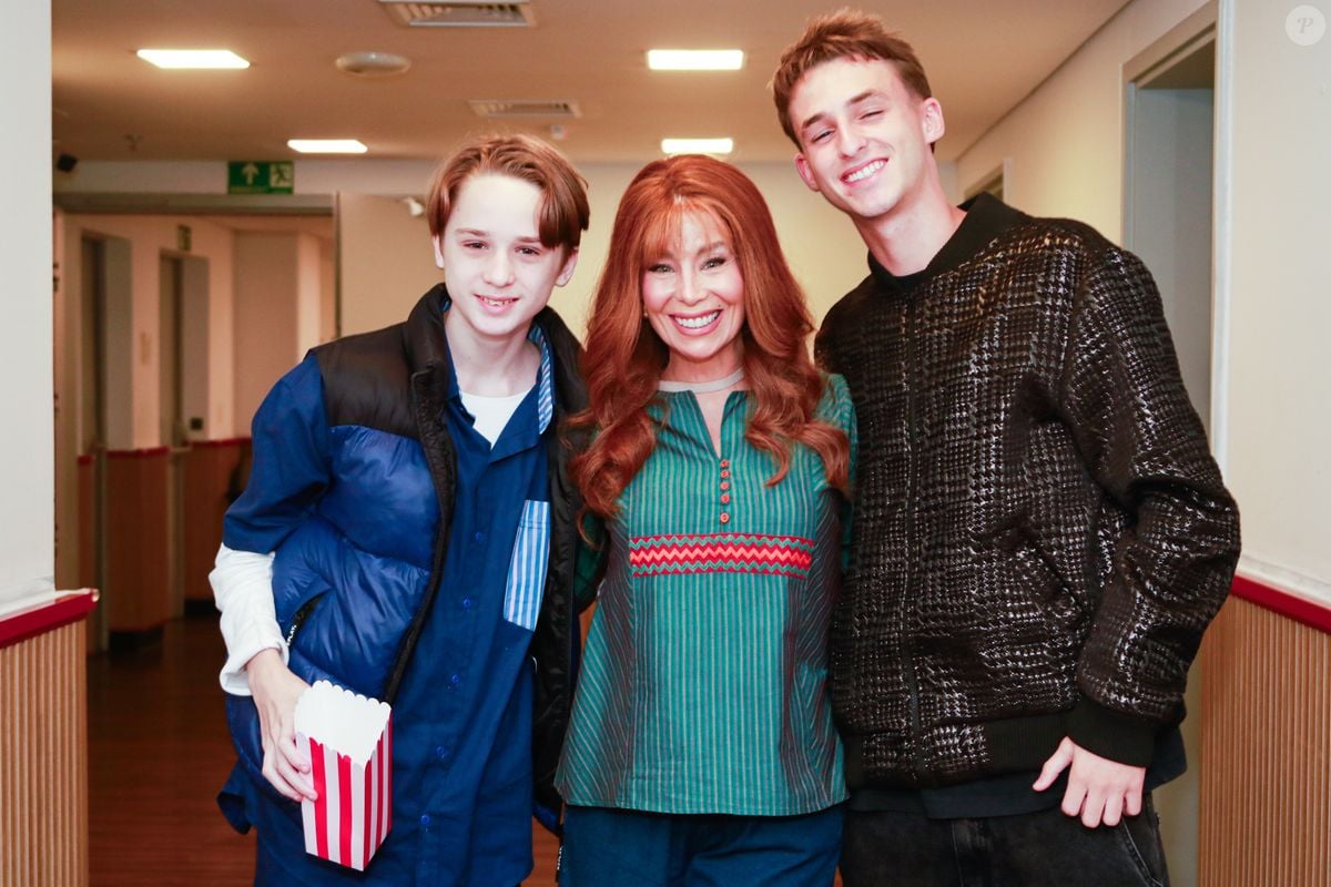 Foto: Filhos de Danielle Winits, Noah e Guy posaram com a mãe na pré-estreia de 'Meninas ...