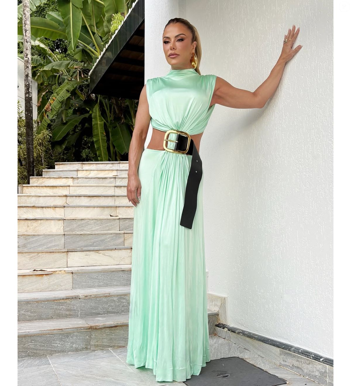 Foto: Enquanto Virginia escolheu um look amarelo-manteiga da Jacquemus ...