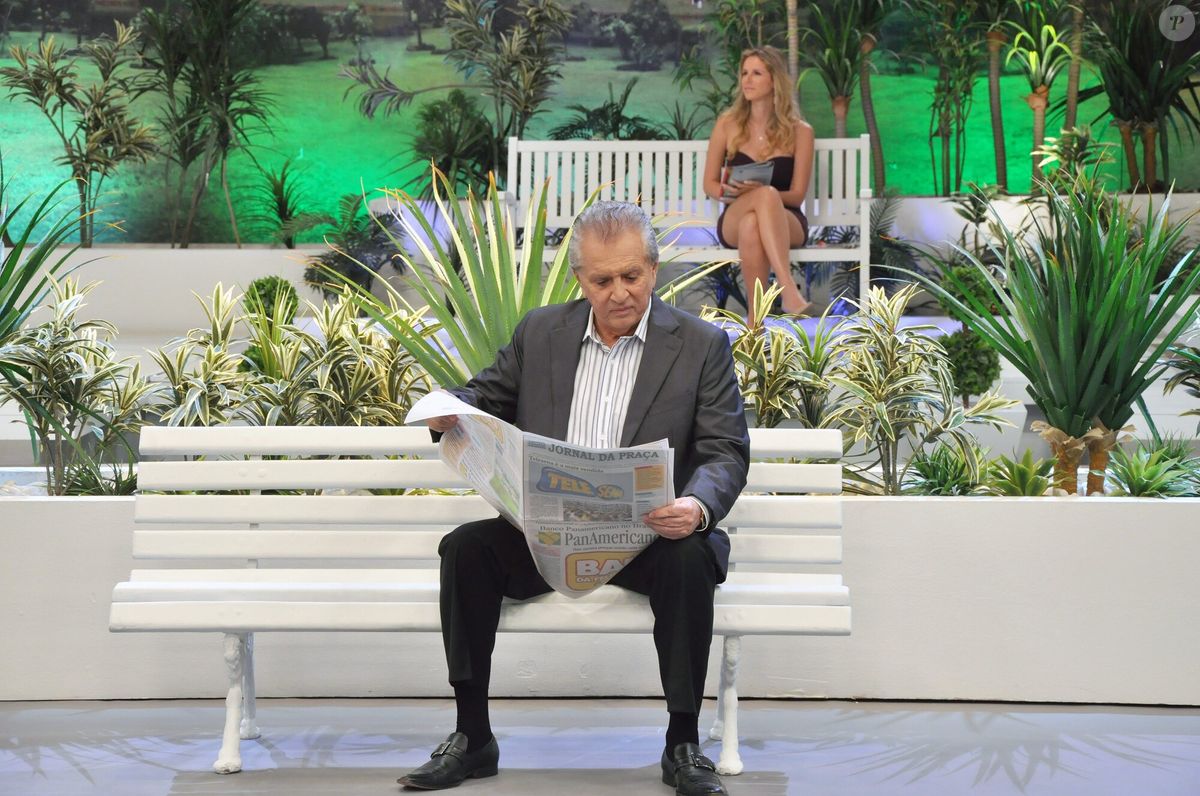 Foto: Carlos Alberto de Nóbrega apresenta 'A Praça é Nossa' desde maio ...