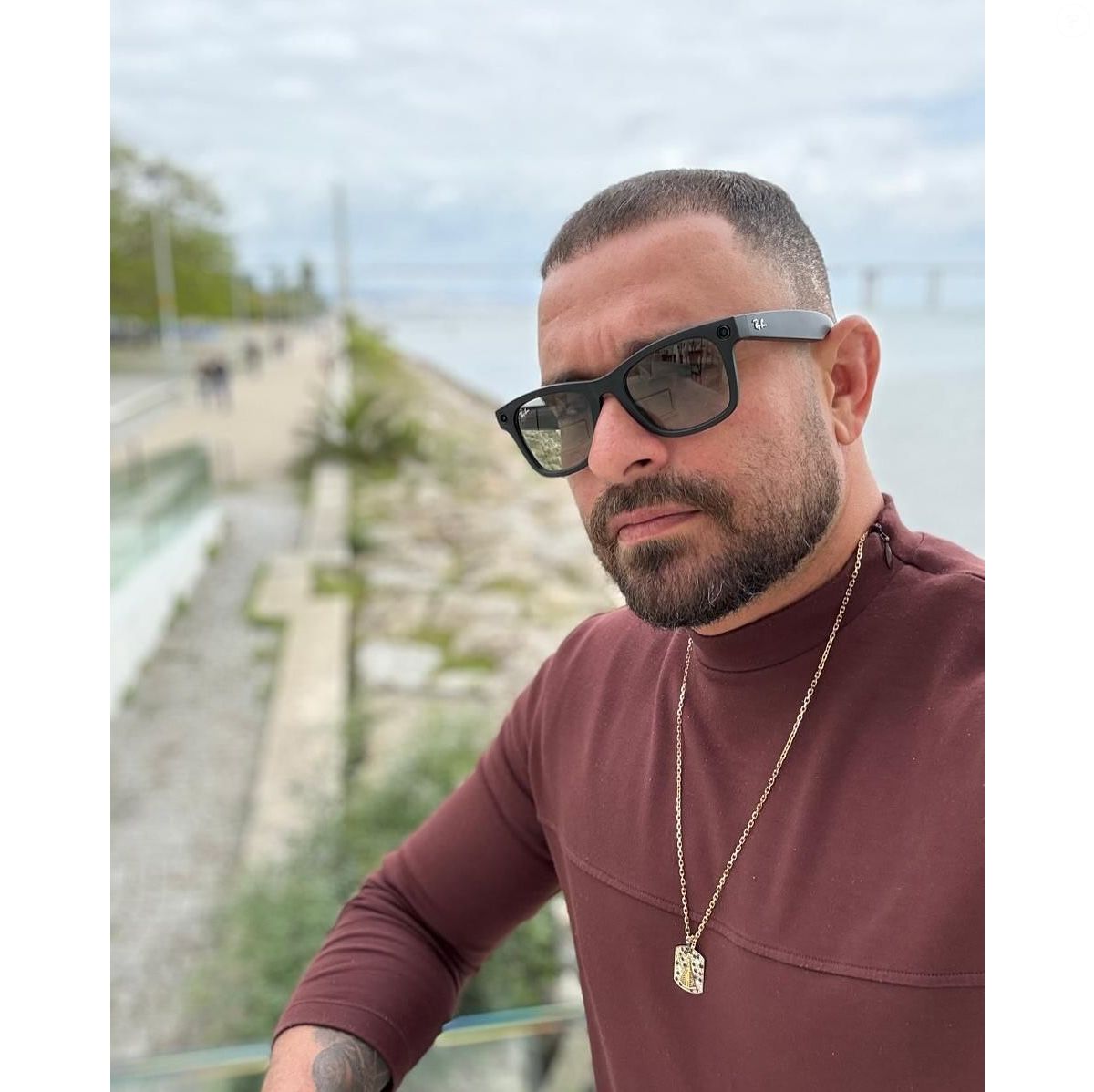 Foto: Diogo Nogueira deixou o cabelo crescer um pouco e tem mantido a ...