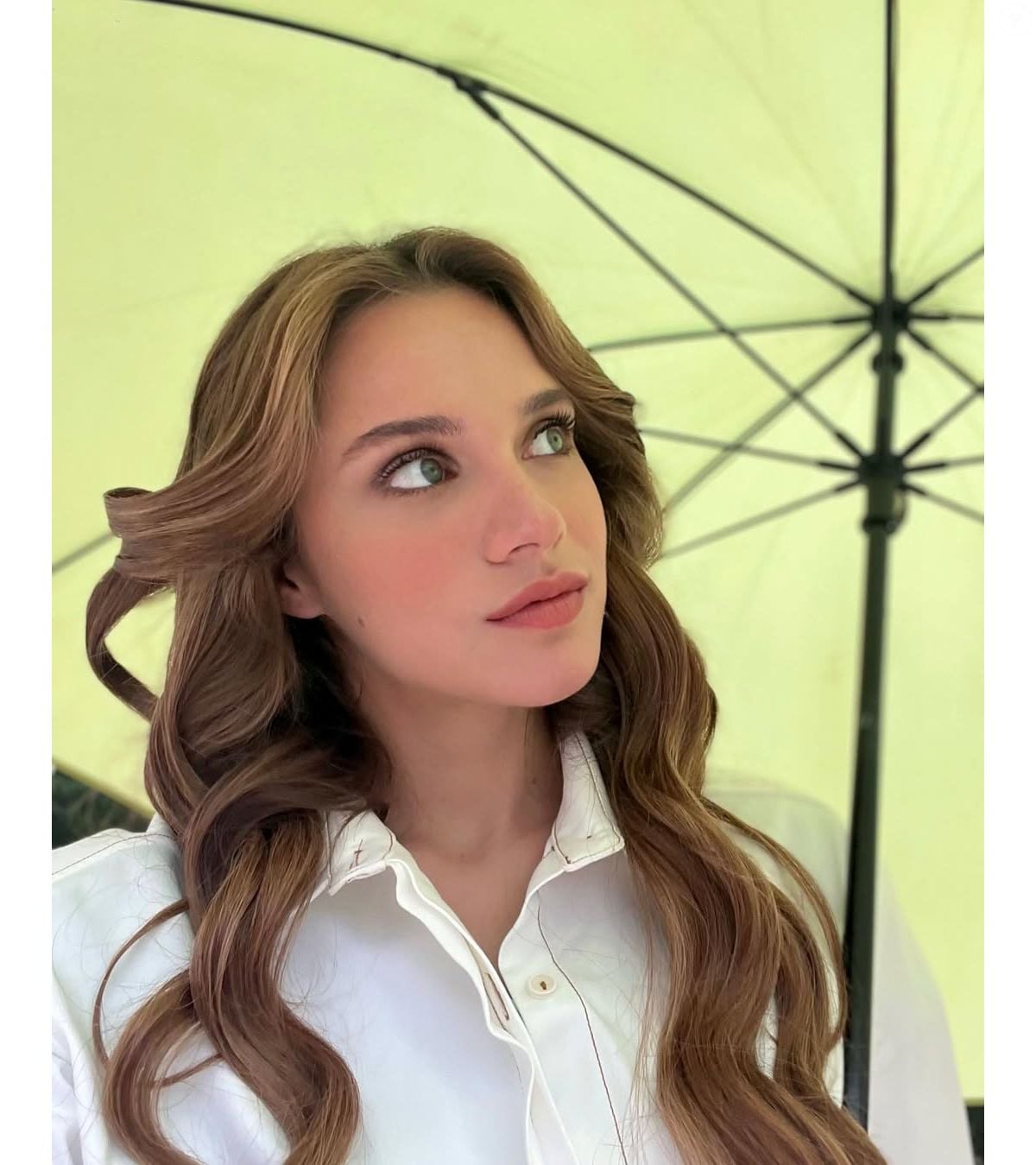 Foto: A atriz Miray Daner interpreta "Zeynep" na novela turca "O ...