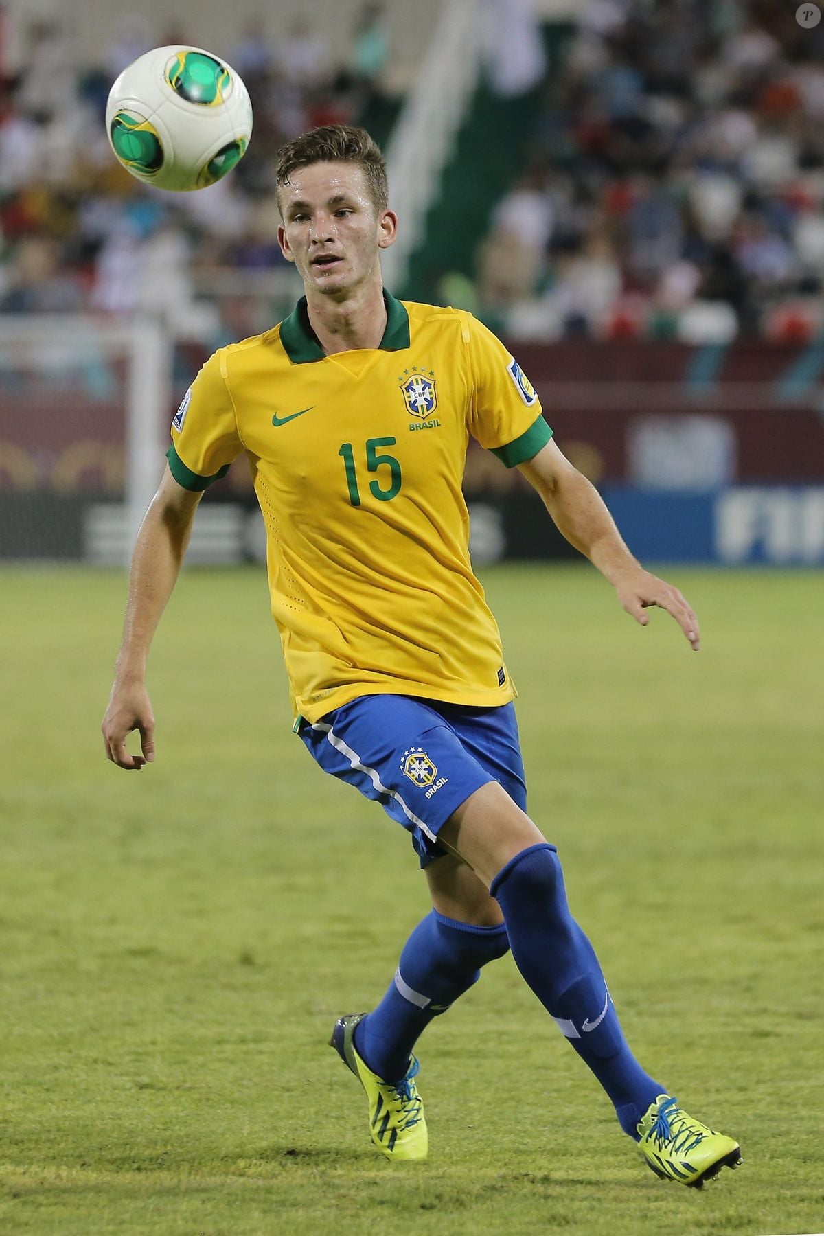 Foto: Você acredita que esse é Léo Pereira? Em 2012, o jogador estava ...