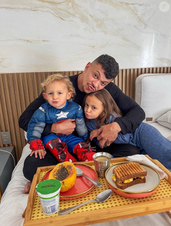 Juntos de novo?! Tata Estaniecki e Júlio Cocielo dão 'selinho' na festa ...