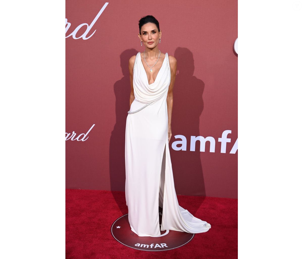 Foto: Demi Moore participa da 30ª edição do amfAR Cannes Gala ...