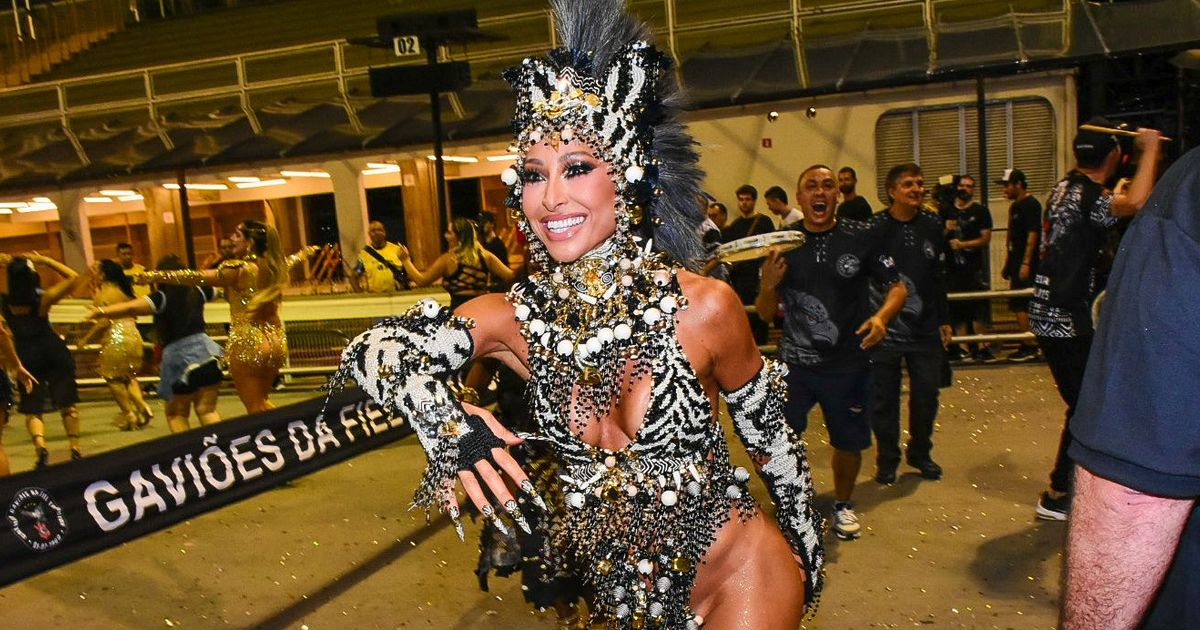 Deu zebra no Carnaval! Sabrina Sato vira bicho em ensaio de escola de samba e agita a web. Veja ...