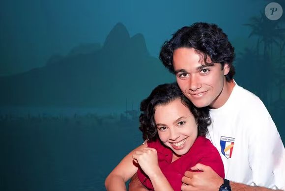 'Para ganhar R$1, tem que tocar 20 mil vezes no mês': cantor do tema de abertura da novela ...