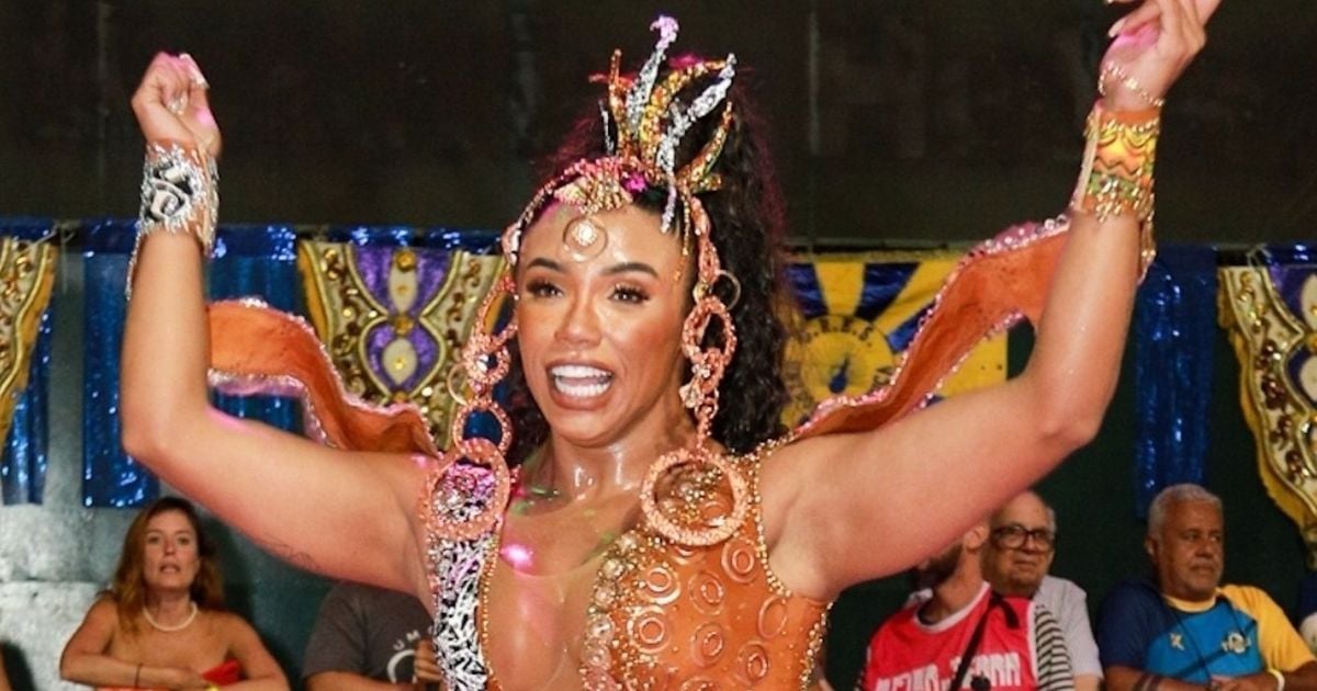 Quem é a Rainha de Bateria da Mangueira? Evelyn Bastos turbinou seios com silicone, substituiu ...