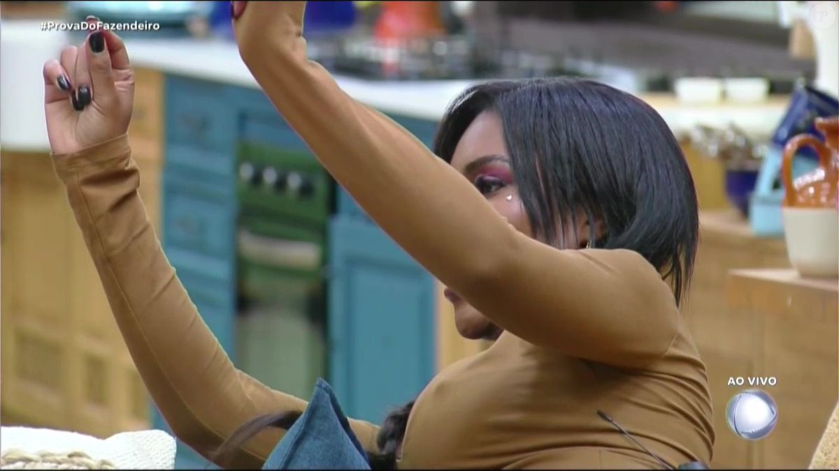 Foto: Carol Lekker ironiza vitória de Rayane em A Fazenda 17 - Purepeople