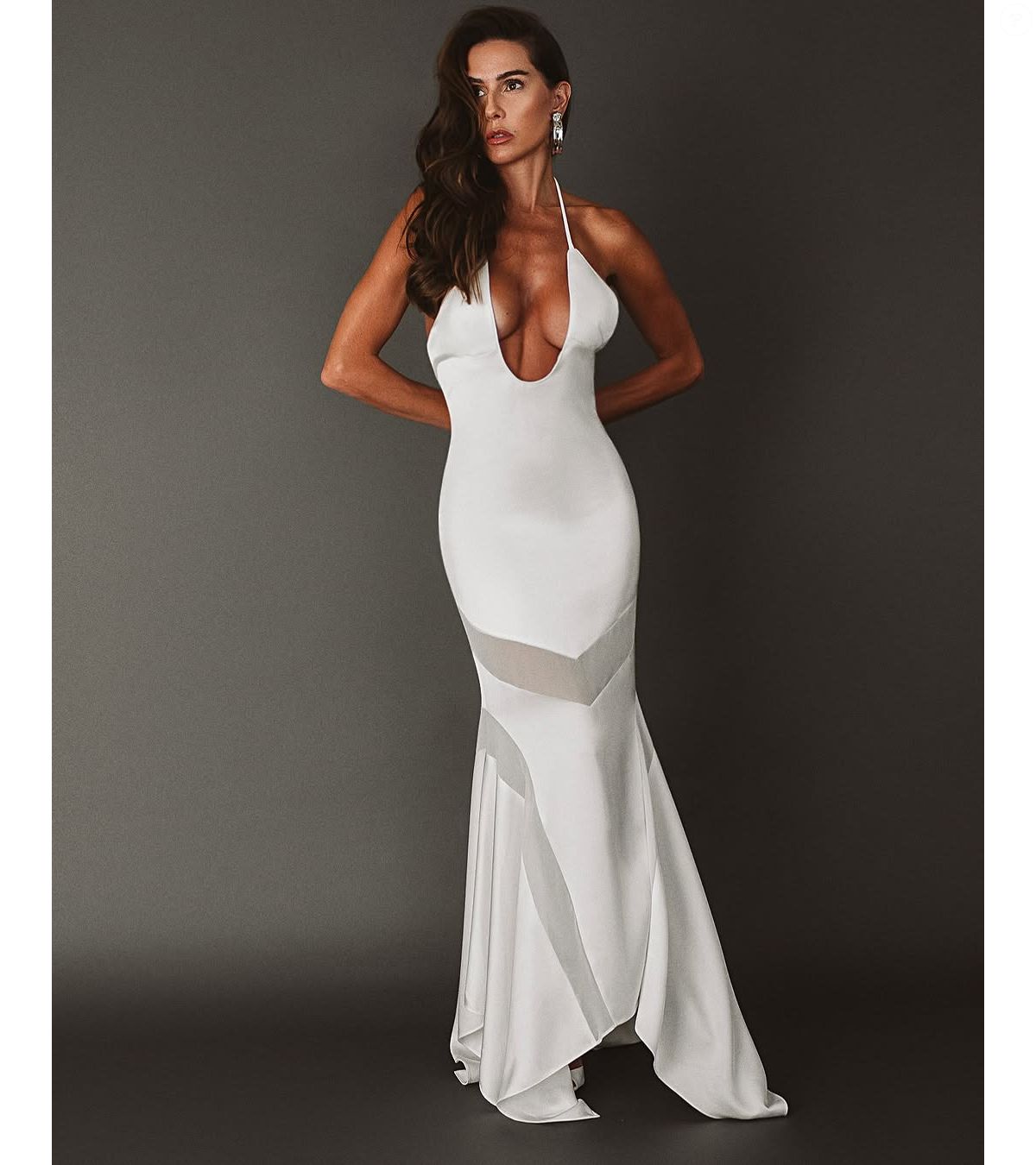 Foto: Deborah Secco também foi fiel ao branco e apostou em um look ...