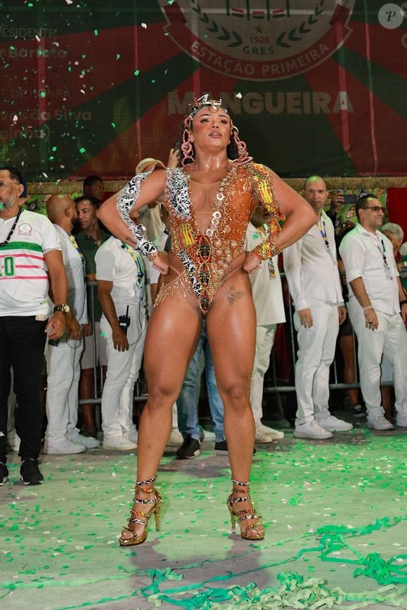 Foto: Enredo da Mangueira, escolha a qual Evelyn Bastos é rainha de bateria, terá 'À Flor da ...