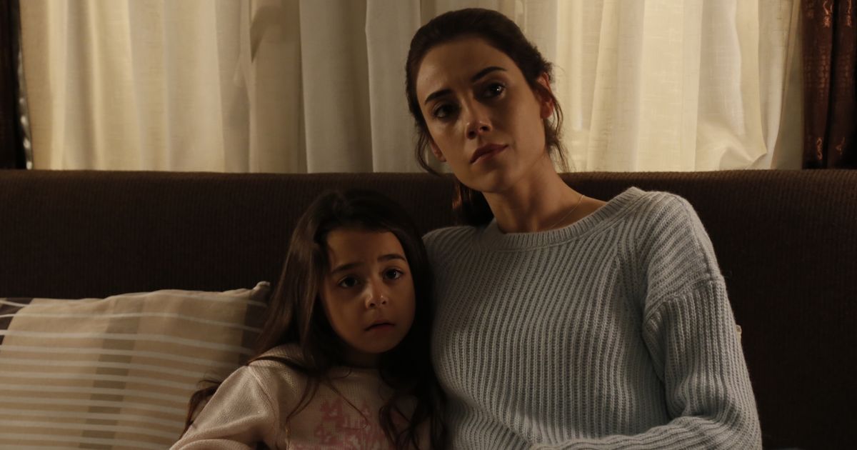 Melek/Turna faz Ali chantagear Zeynep e Gonul vai às pressas para o ...