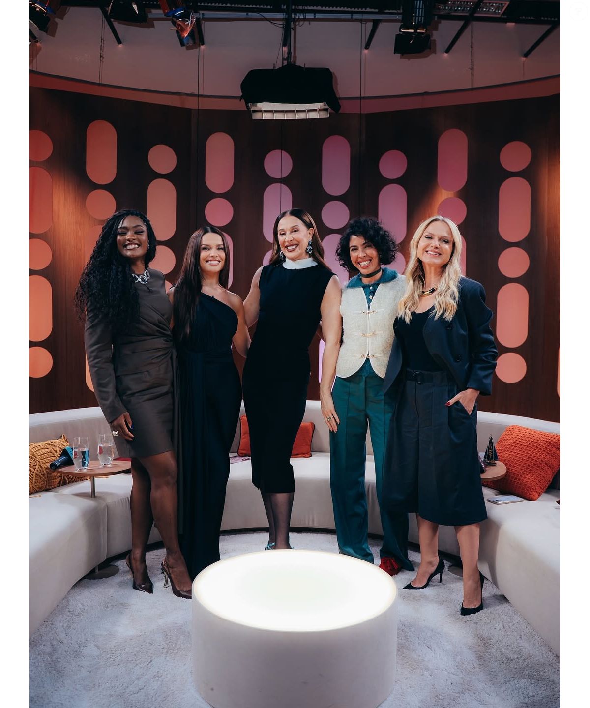 Foto: Durante o Saia Justa, Claudia Raia revela que a menopausa afetou ...