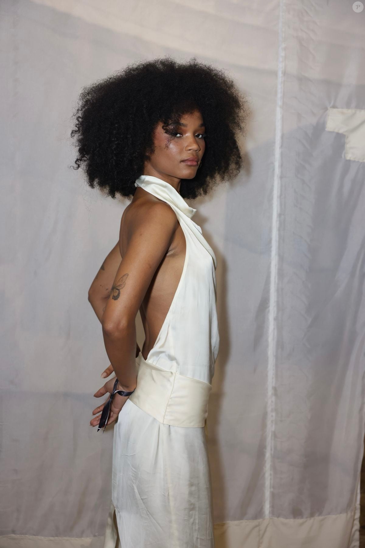Foto: A cantora Agnes Nunes escolheu um vestido fluido e com decotão ...