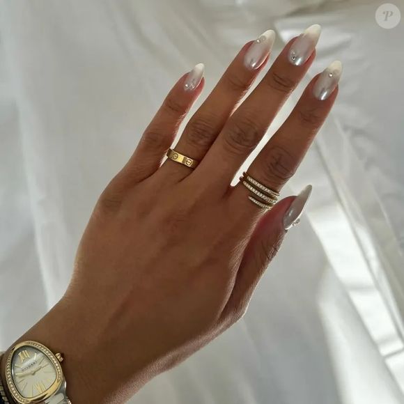 Unha cromada: 15 fotos de art nails brancas e com acabamento espelhado ...