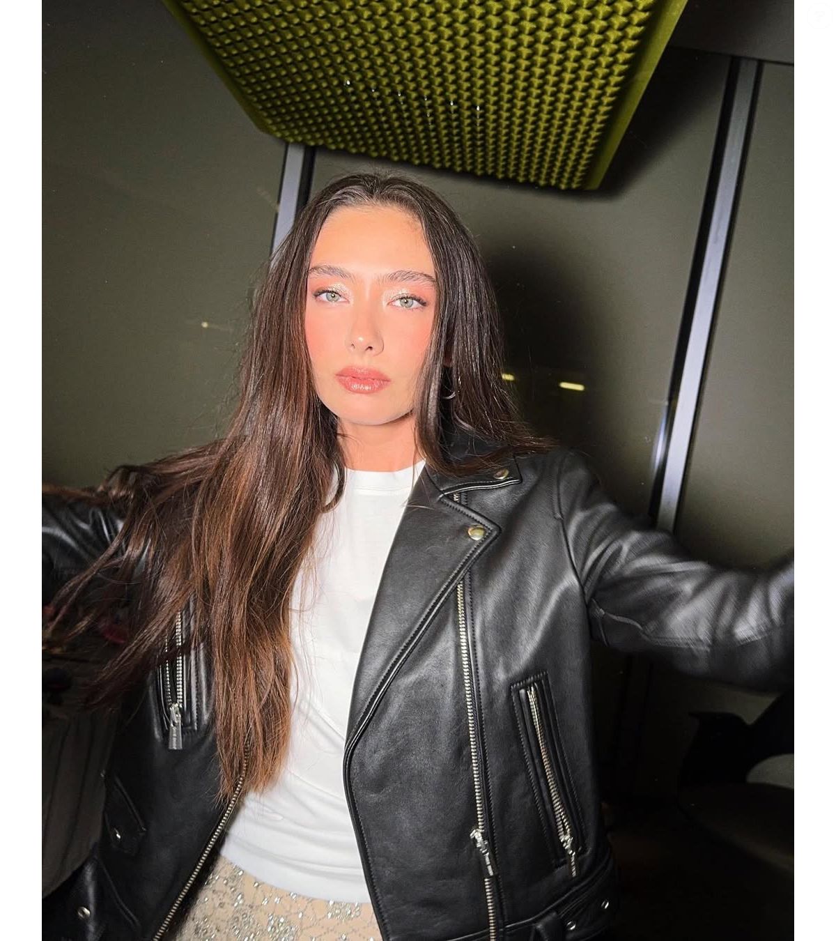 Foto: Neslihan Atagül como Nihan Sezin em 'Amor Sem Fim' ("Kara Sevda") - Purepeople