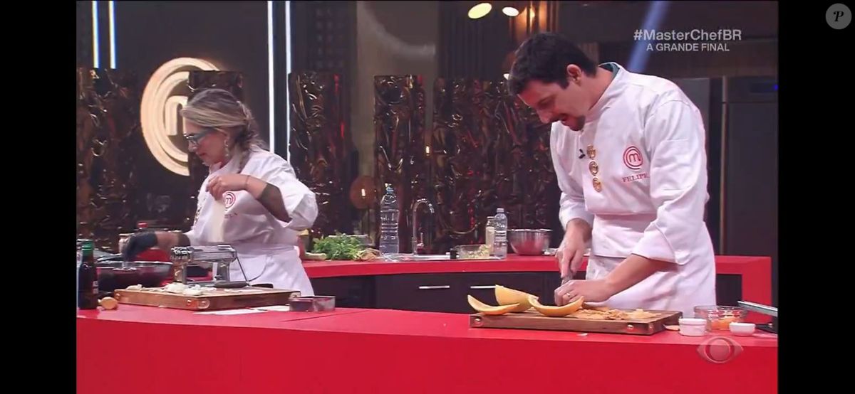 Foto: Finalistas disputaram o troféu do MasterChef Brasil 2025 com ...