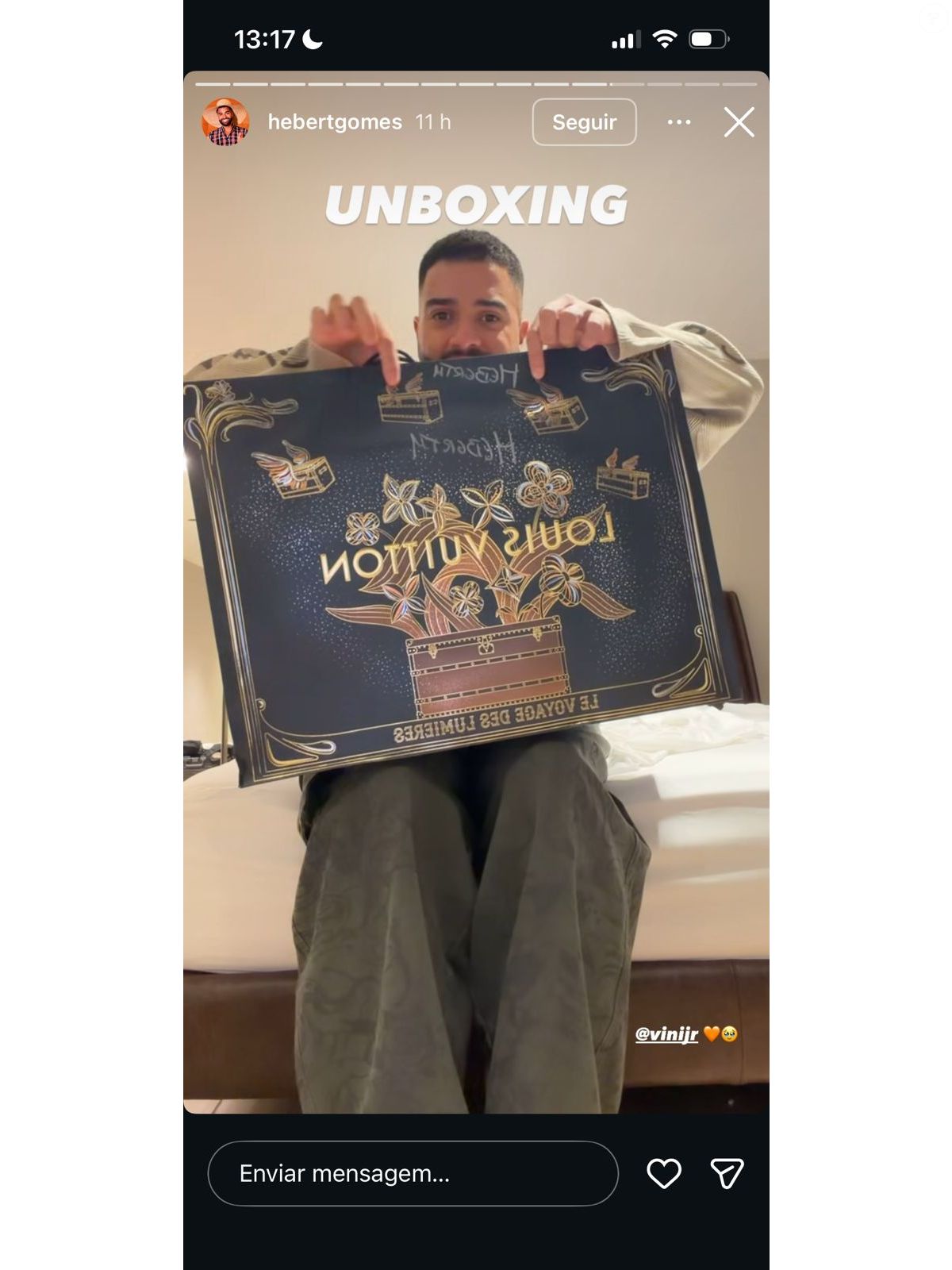 Foto: Bolsa da Louis Vitton mostrou que o presente não seria nada ...