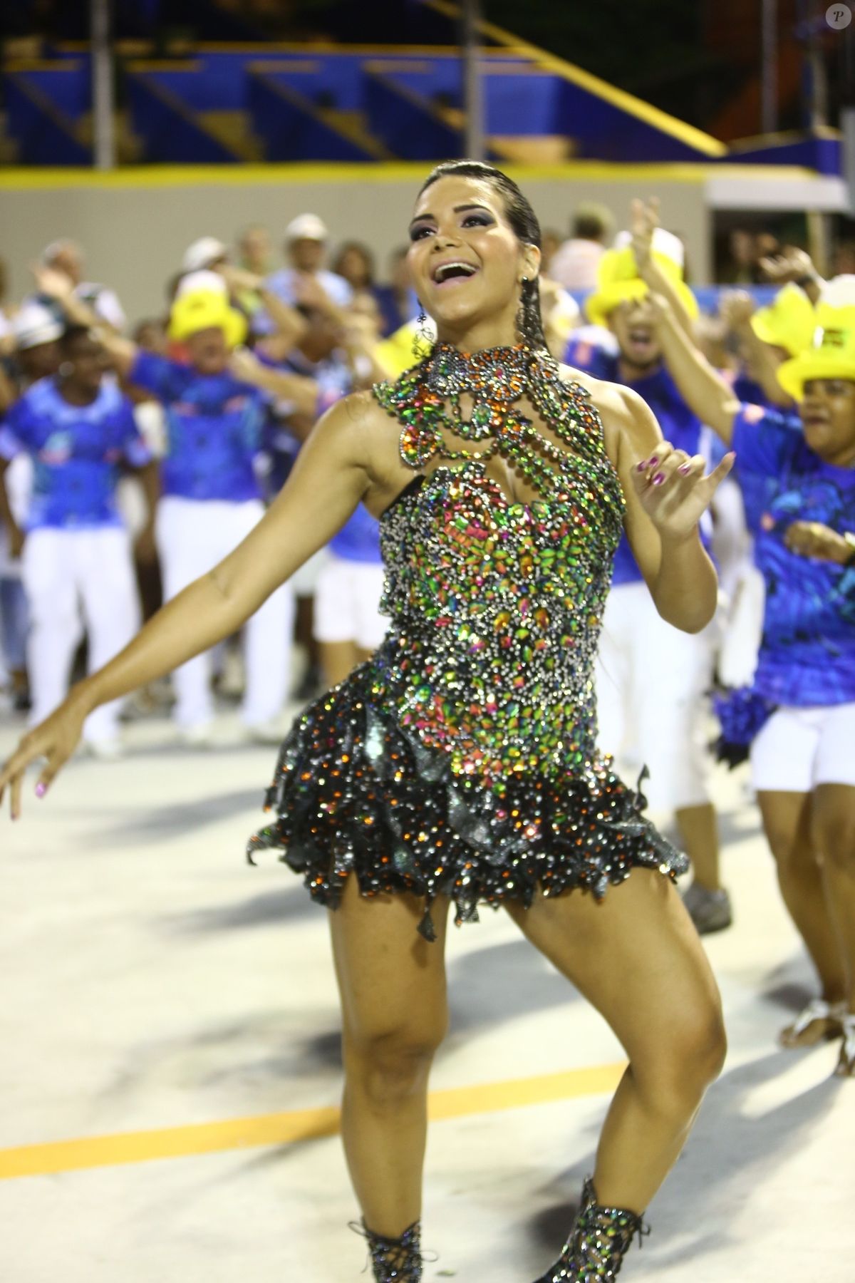 Foto: Shayene Cesário é musa da Portela nos desfiles das escolas de ...