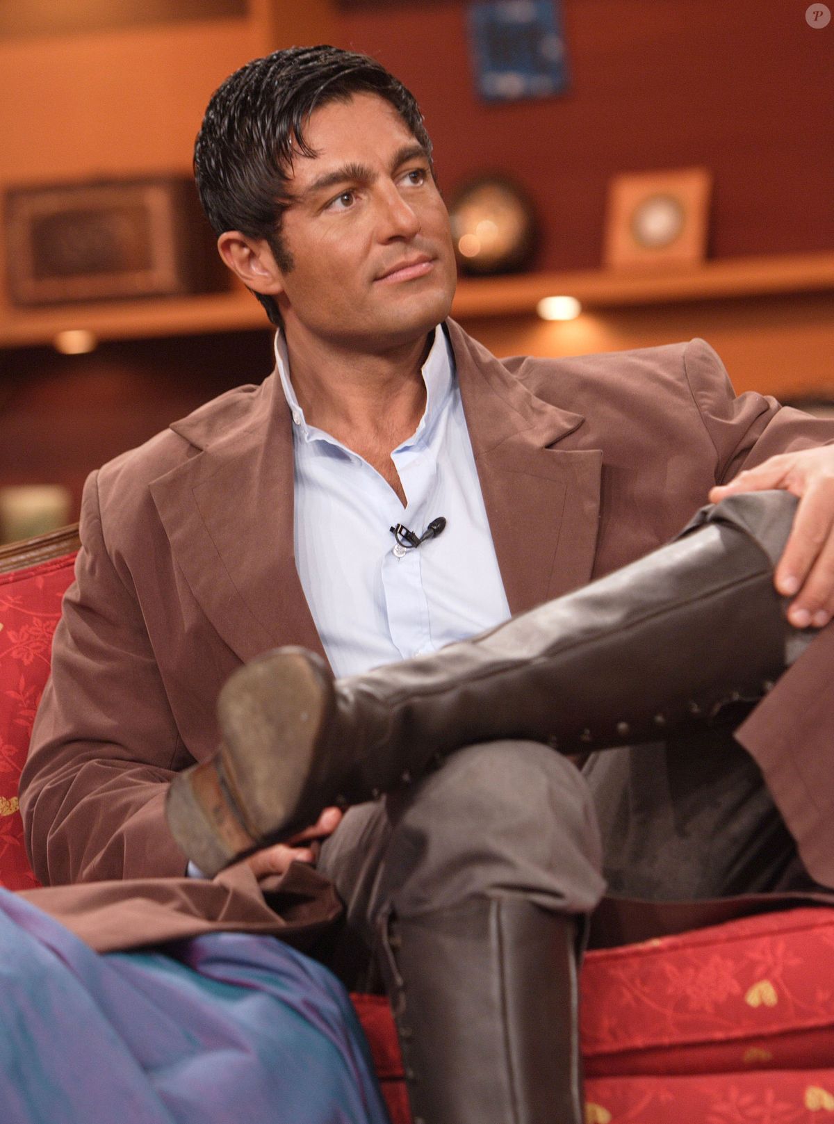 Foto: Antes de brilhar nas novelas, Colunga se formou em engenharia ...