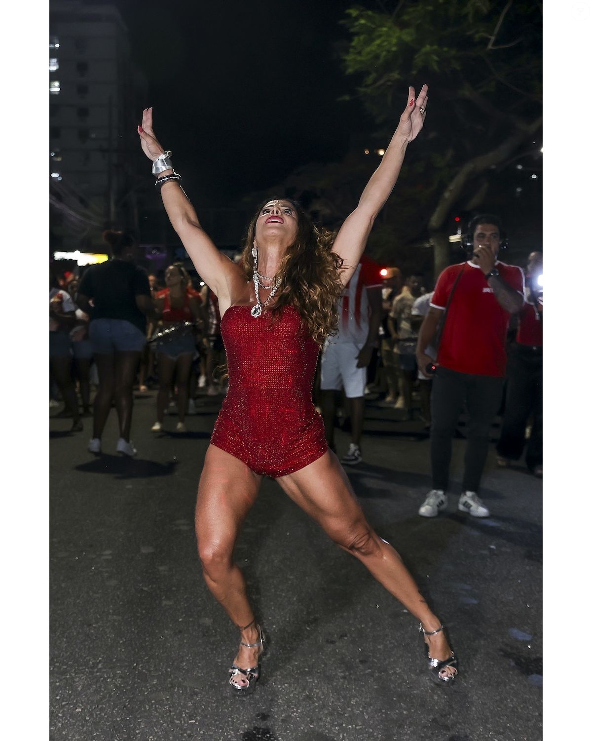 Foto: As pernas saradas de Viviane Araújo chamaram atenção - Purepeople