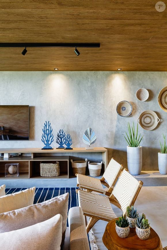 R$ 180 mil, de frente para o mar, com adega... e tapumes? A luxuosa ...