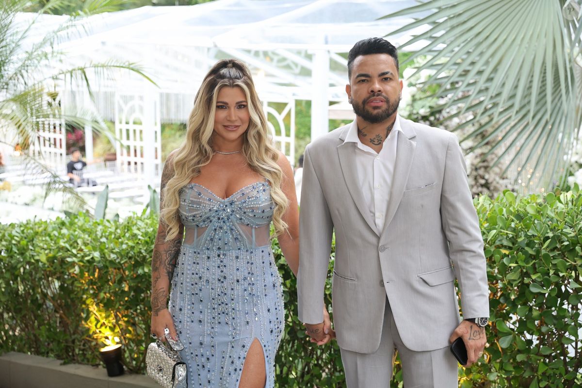 Foto: Danielle Souza e Dentinho são padrinhos do casamento de Lexa e Ricardo Vianna - Purepeople