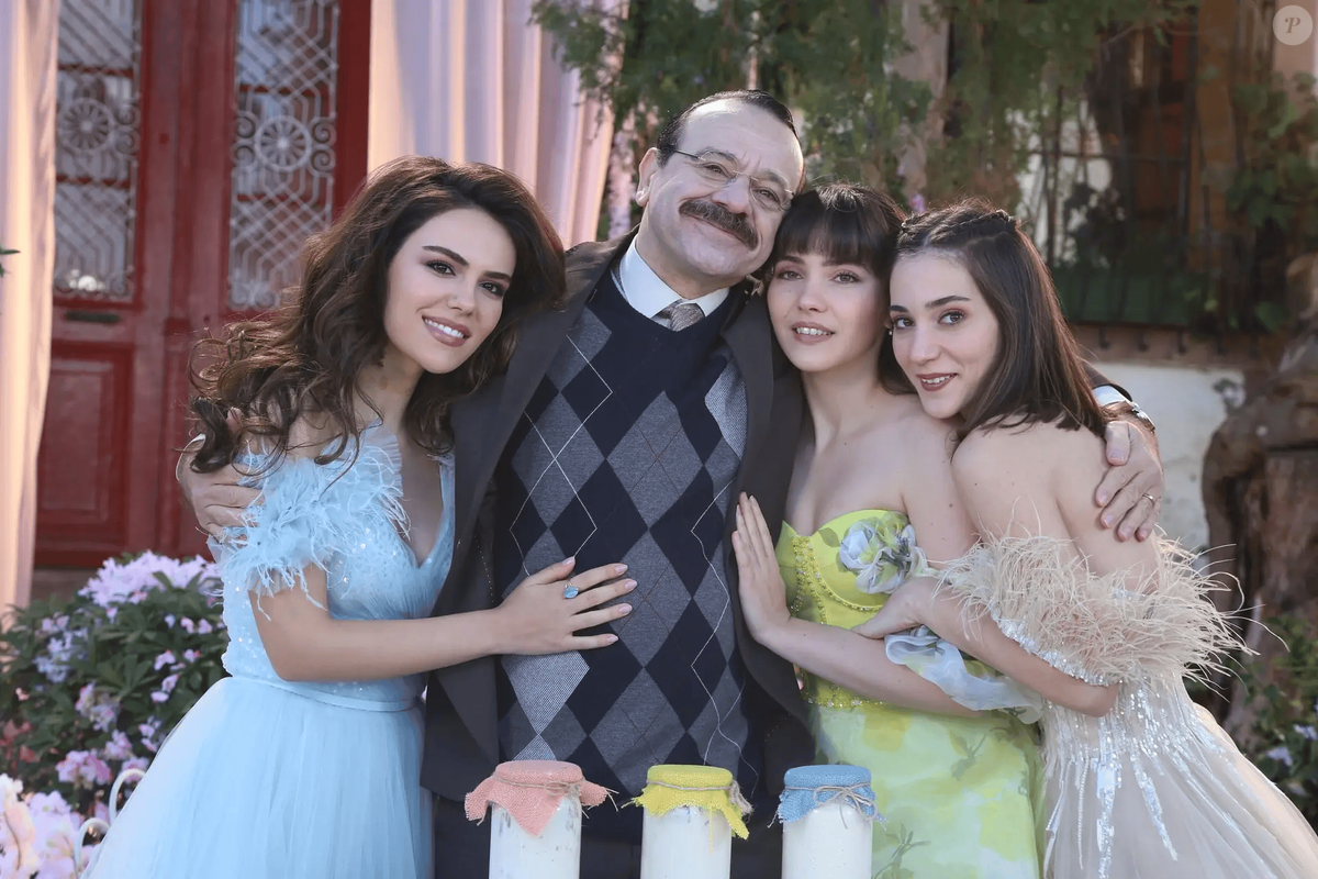 Foto: As filhas Türkân (Özgü Kaya), Dönüş (Almila Ada) e Derya (Melisa ...