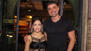 Abatida, Li Martins presta última homenagem ao marido, JP Mantovani, em velório; modelo morreu ...