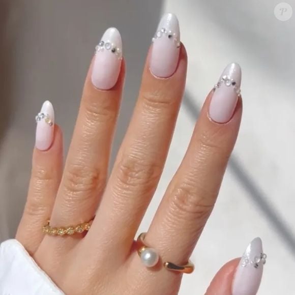Unha cromada: 15 fotos de art nails brancas e com acabamento espelhado ...